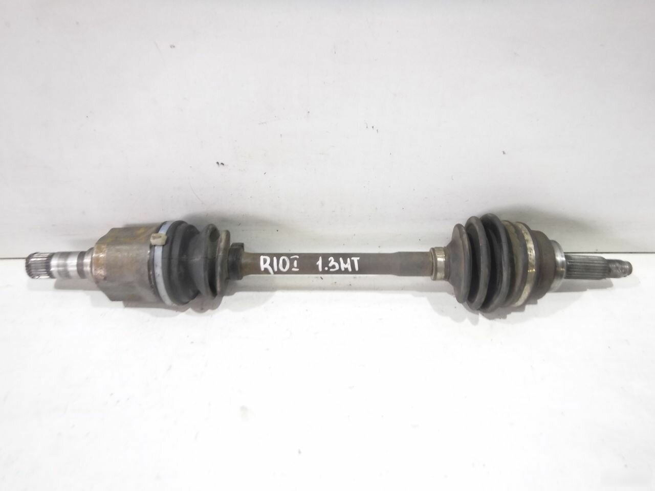 Полуось передняя левая Kia Rio I (1999—2002) KK38825600A