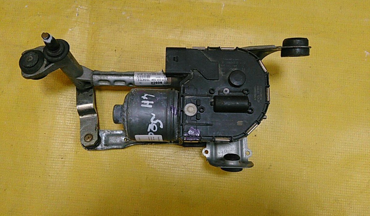 Моторчик стеклоочистителя передний Leon (1P1) Seat 1P0955119C