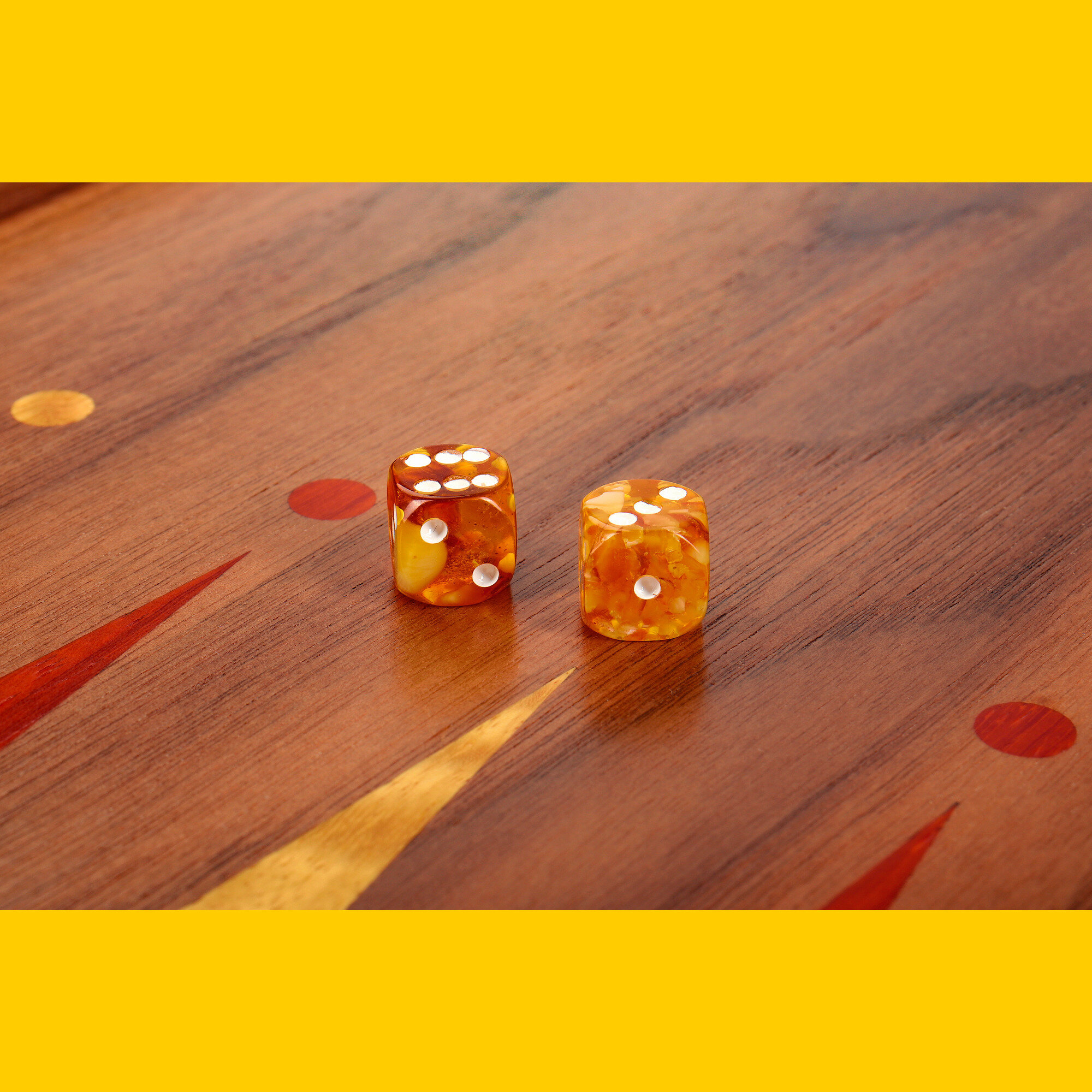 Набор игральных костей 10 мм Янтарь (чайный цвет, скруглённые)
