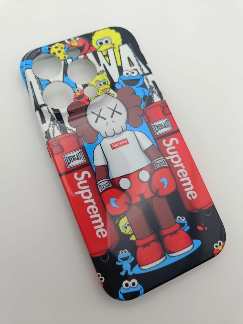 Защитный чехол с принтом KAWS для iPhone 14 Pro