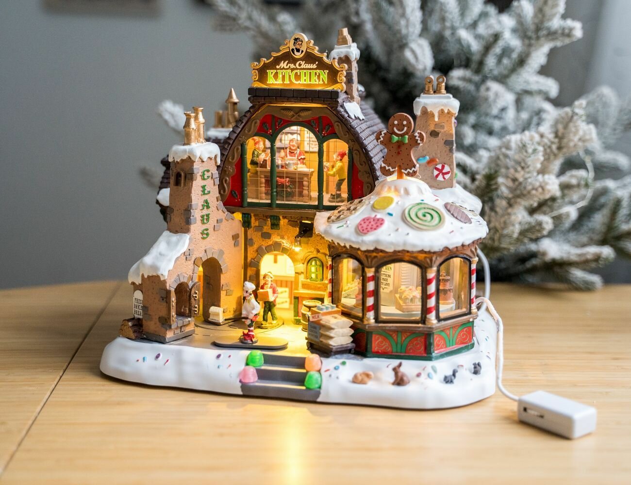 Домик 'Кухня Клаусов', свет, динамика, звук, 24х27 см, LEMAX 85314-lemax