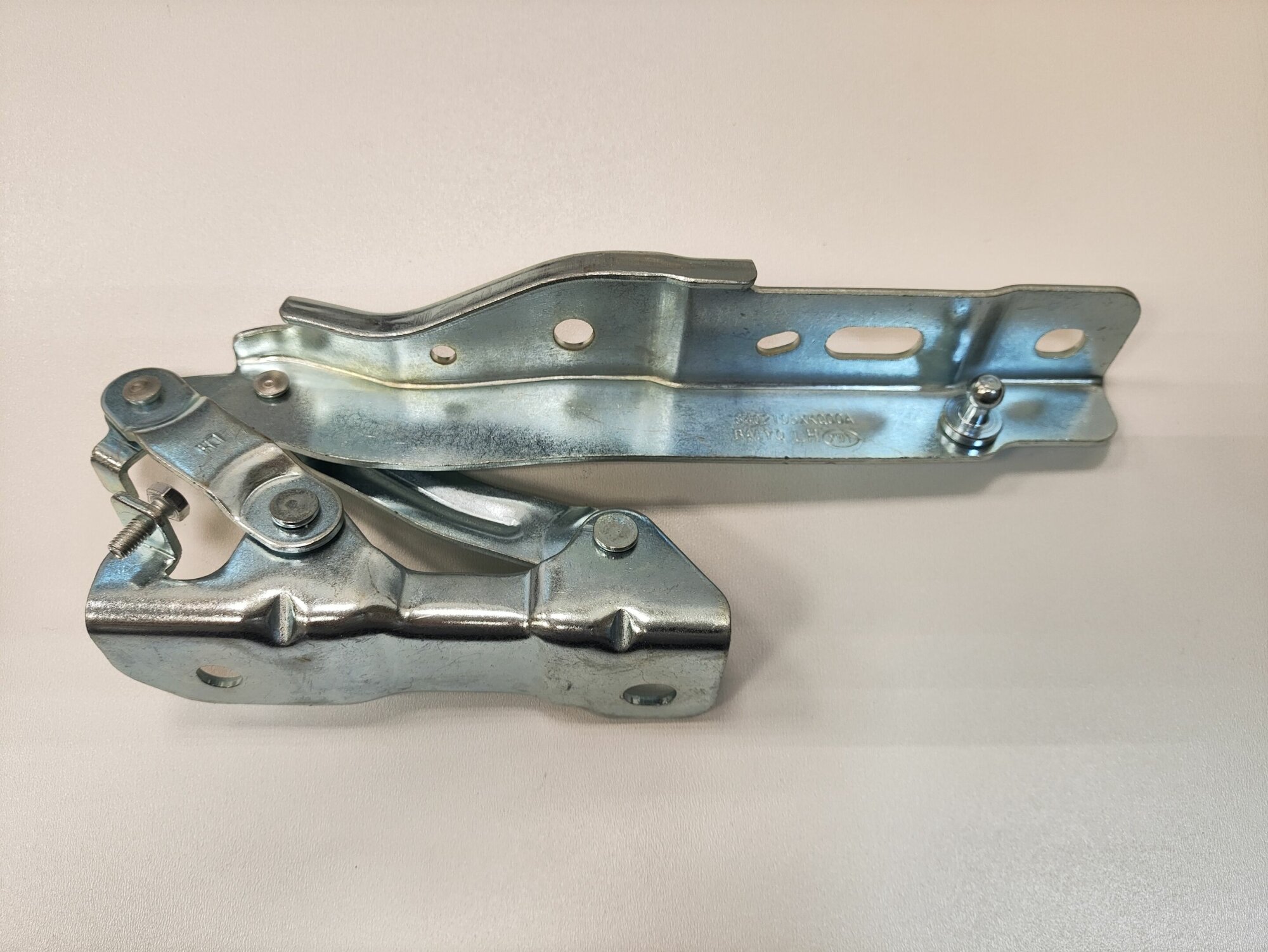 Петля капота левая Haval F7 [1.5 16V 7AMT внедорожник 4X2] 8402105XKQ00A