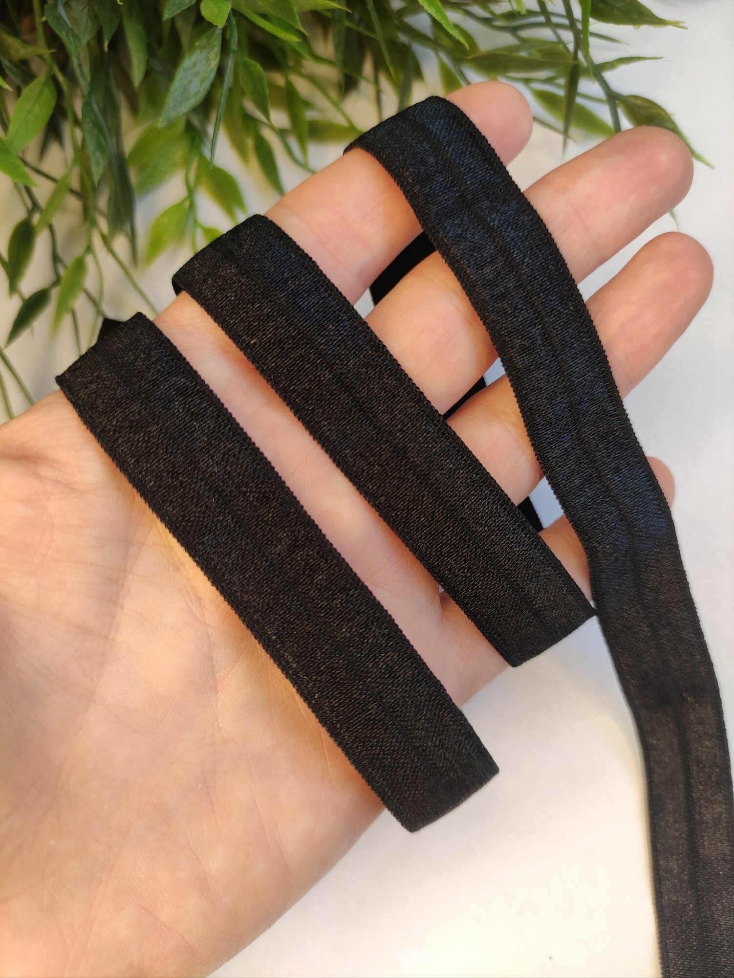 Трикотажная бейка (окантовочная резинка) шир. 15мм, длина 5м, блестящая черная