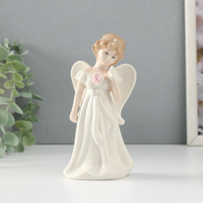 Фигурка керамика «Девочка-ангел в белом платье с голубем», 7.5×6×14.5 см