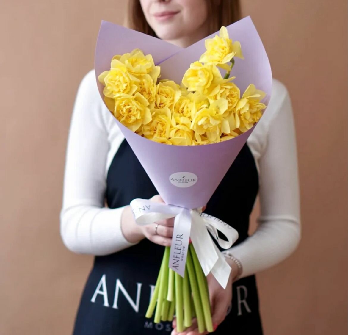 Нарциссы MONO #62, в сиреневой упаковке, высота 45см, 25шт пол ленту