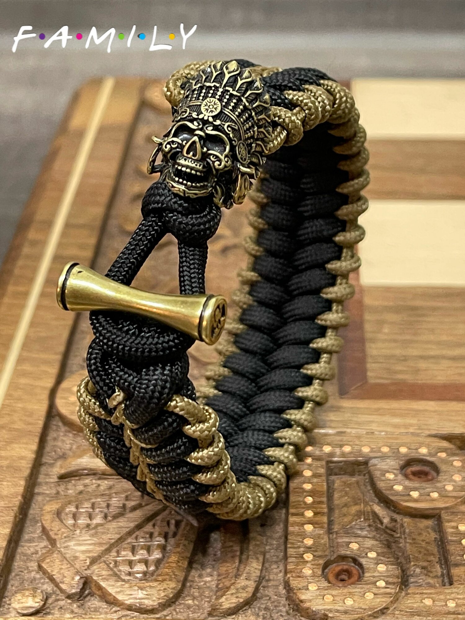 Плетеный браслет