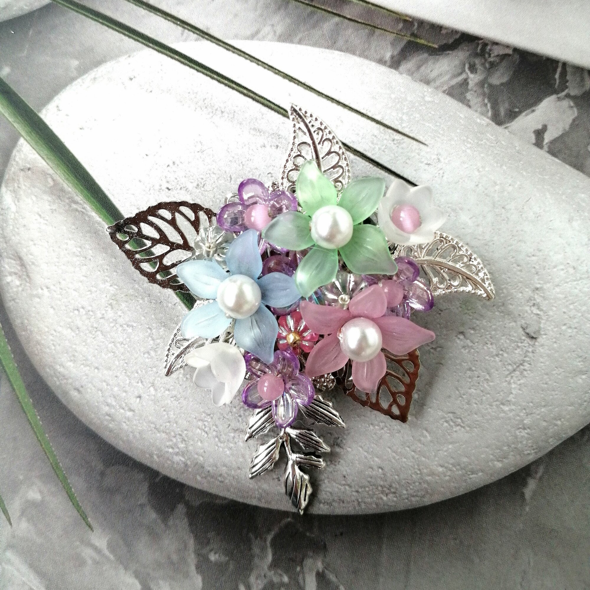 Брошь, акрил