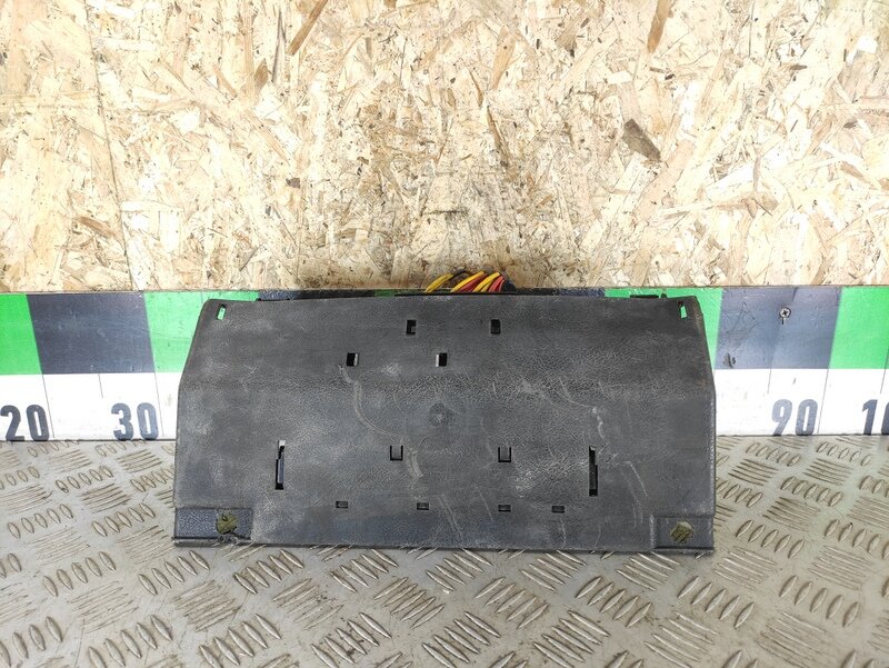 Блок предохранителей салонный RENAULT R19 1992 2002 7701204876