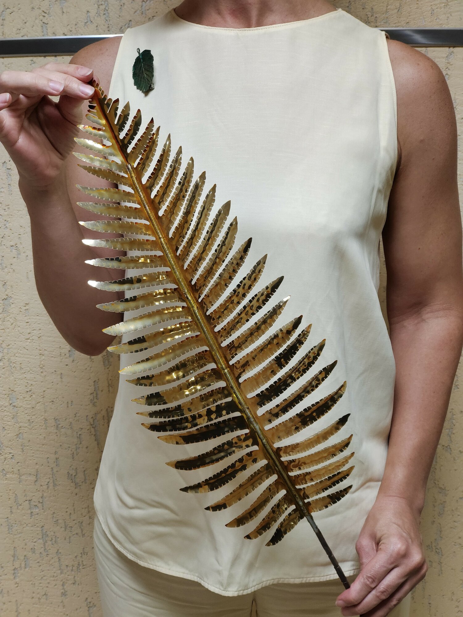 Лист пальмы золотой