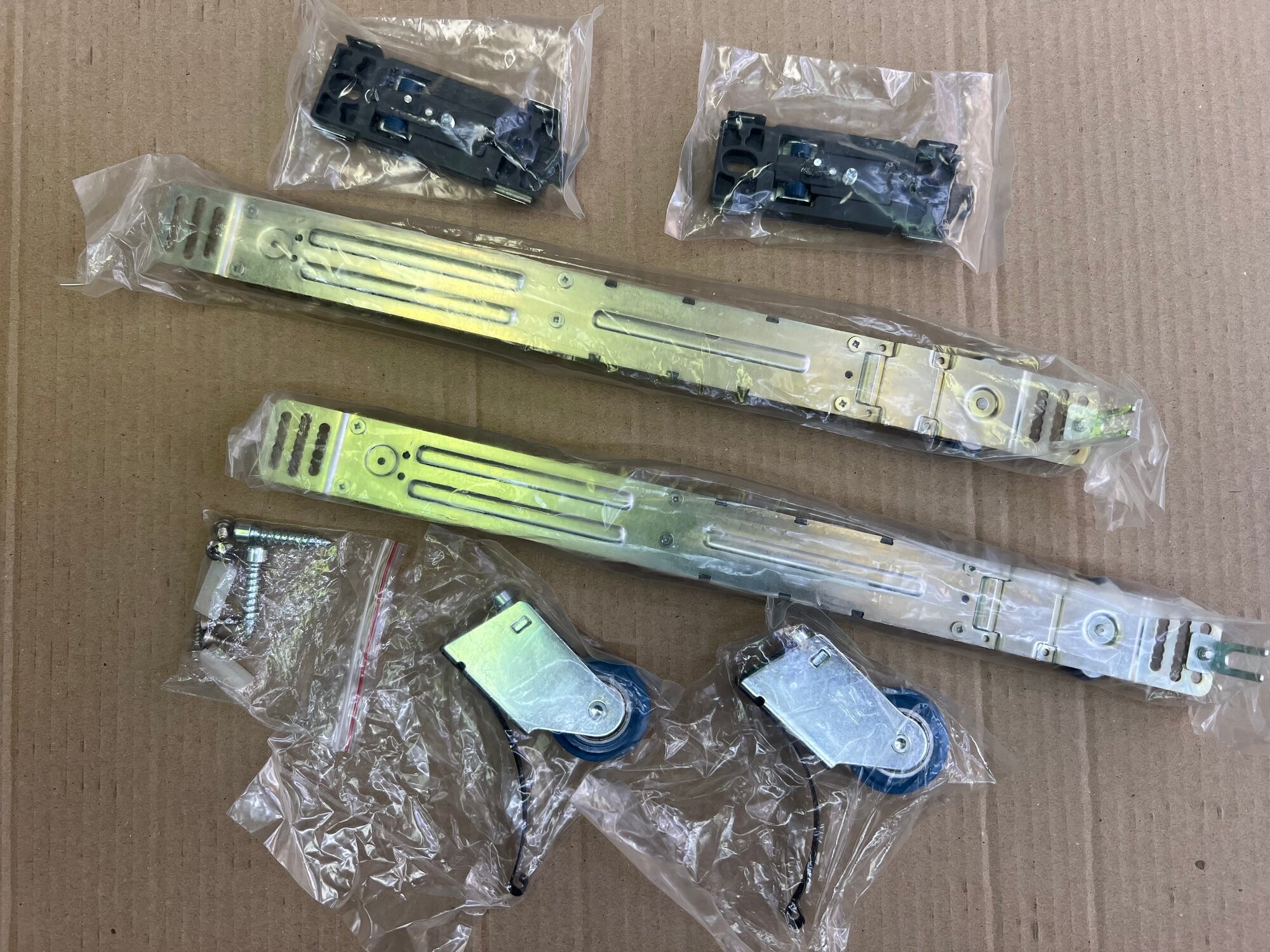 Комплект DTC TRACK-PRO CS для AL профиля (2 ролика+2 доводчика) W>700ММ 15-30КГ (0CS001B)