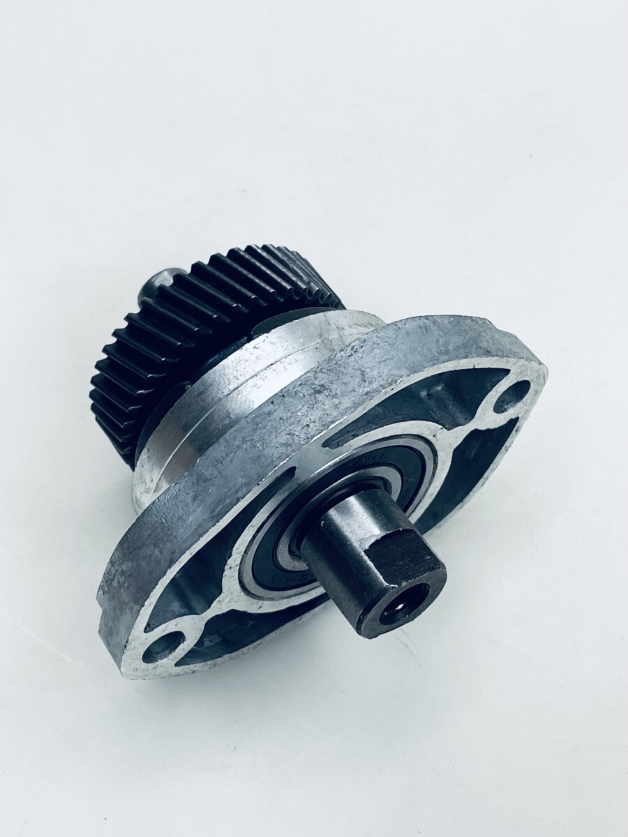 Выходной вал с крышкой и шестерней в сборе поз. 80-86 для торцовочной пилы Patriot MS 215 (2019) (013541022) №1414