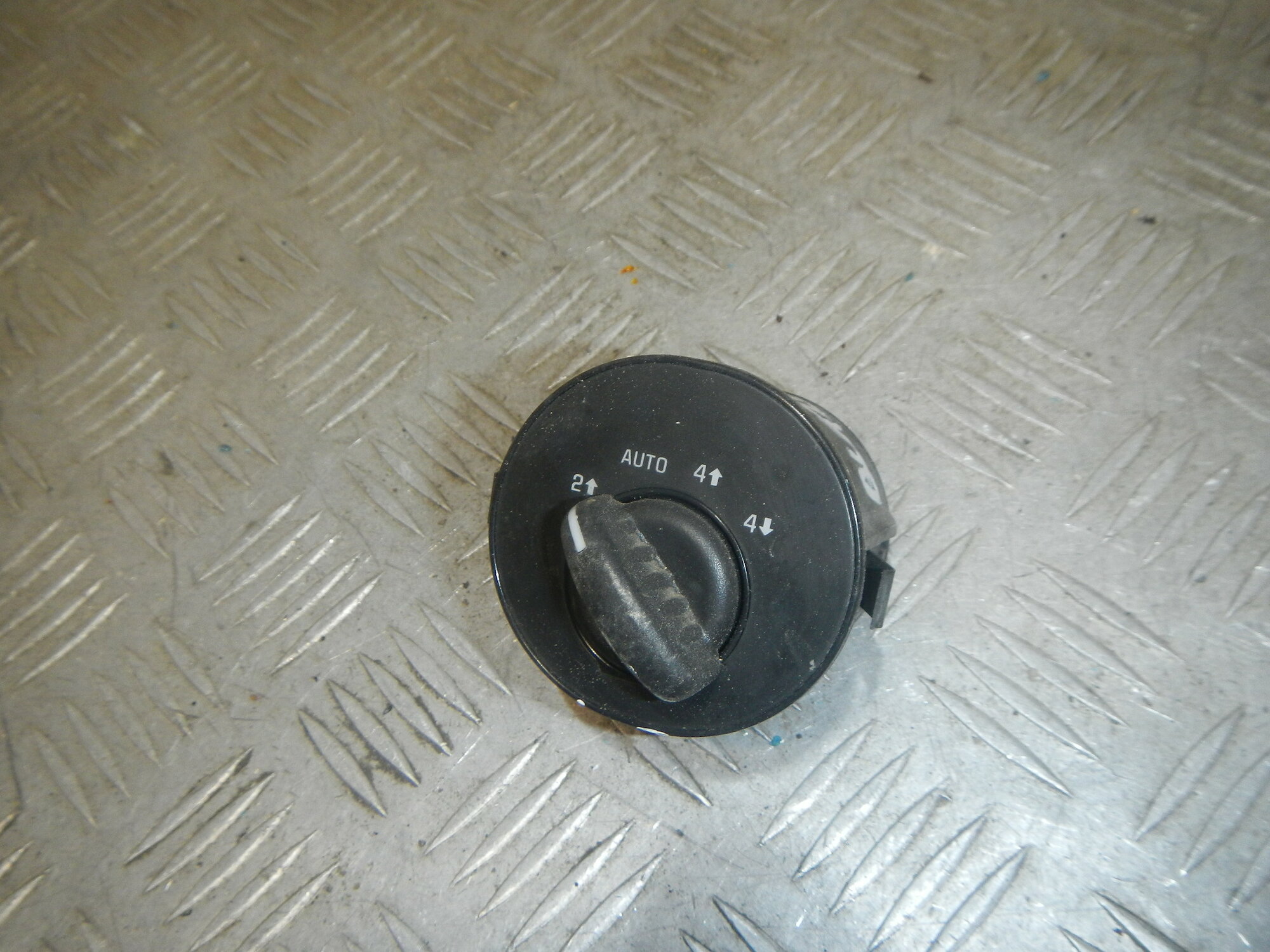 Б/У Кнопка, Chevrolet (Шевроле)-TRAILBLAZER (01-09) CHEVROLET TRAILBLAZER (01-09) блокировки дифференциала Без видимых по...