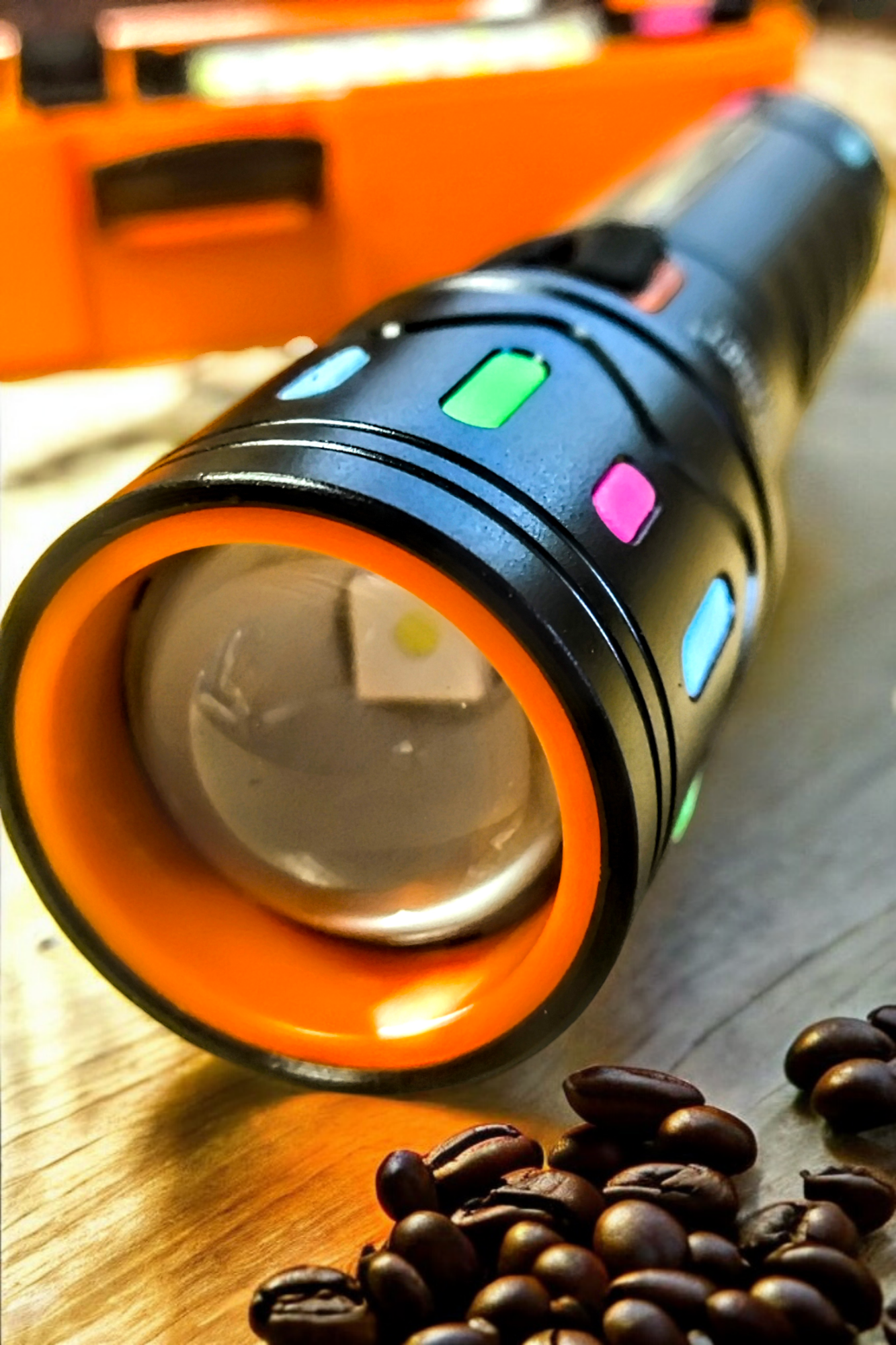 Яркий светодиодный фонарь GT-10 с зумом в кейсе с боковым дневным светом, аварийка синий+красный мах дальность луча 1500м