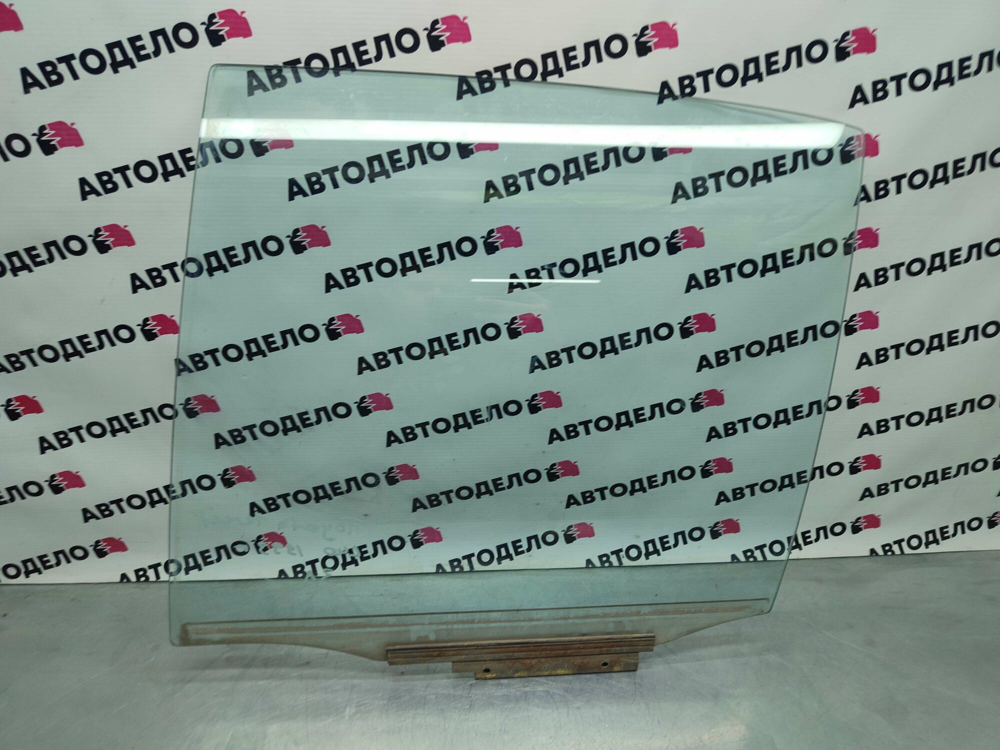 Стекло двери заднее левое Toyota Tercel L40 1993г