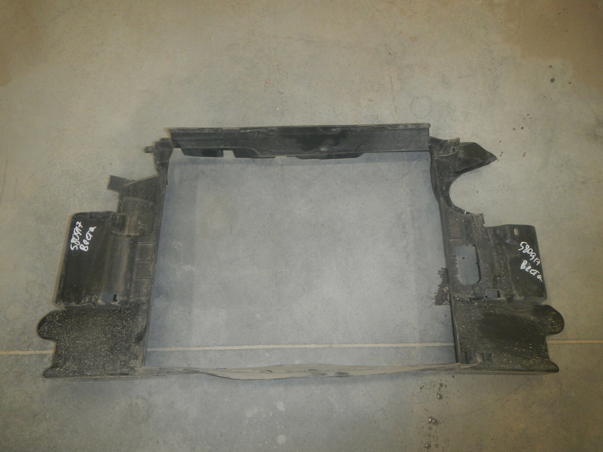 Б/У Воздуховод, ВАЗ (VAZ)-LADA VESTA (веста) LADA VESTA (Веста) 22- Деформация, отколот кусок. 580917 LADA арт. 8450041501