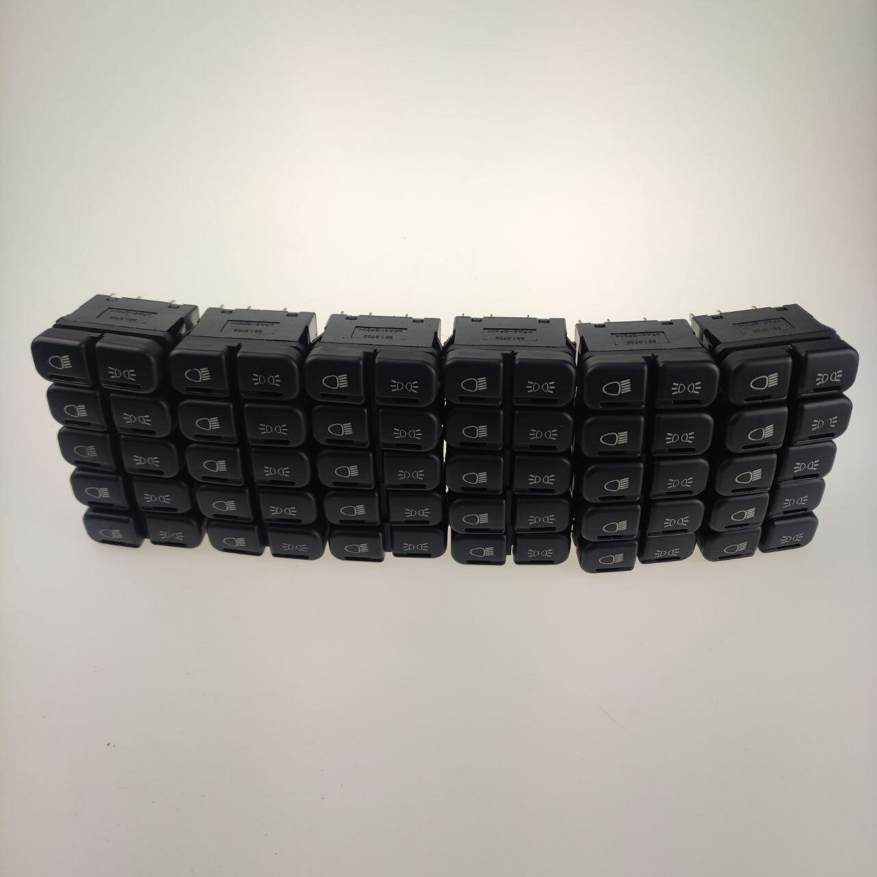 Клавиши включения габаритов ВАЗ 2113-2115, 2123, Kalina, Нива Шевроле к-т 30 шт.