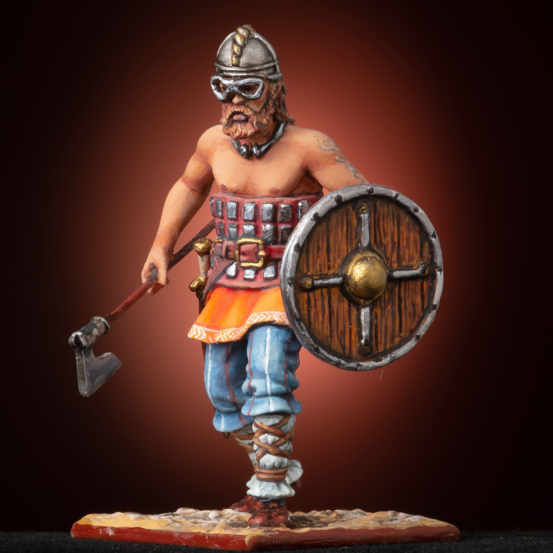 Оловянная миниатюра Викинг-берсерк с секирой русский раритет