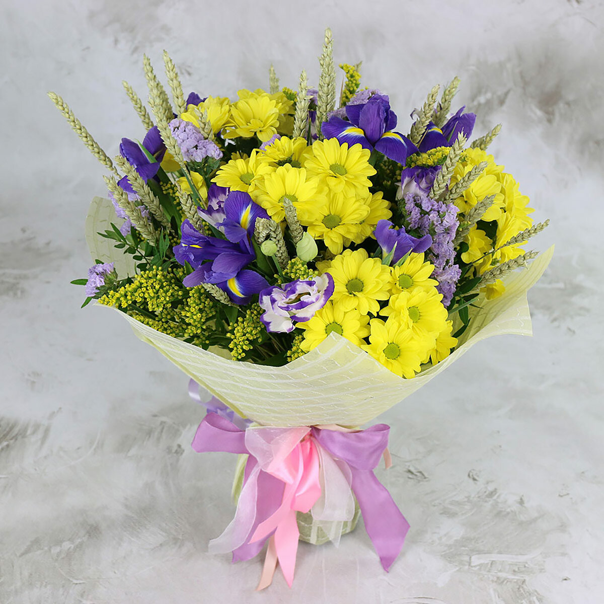 Букет Букет Маркет "Ирисы и хризантемы", на стеблях, подарочная упаковка, 45 см