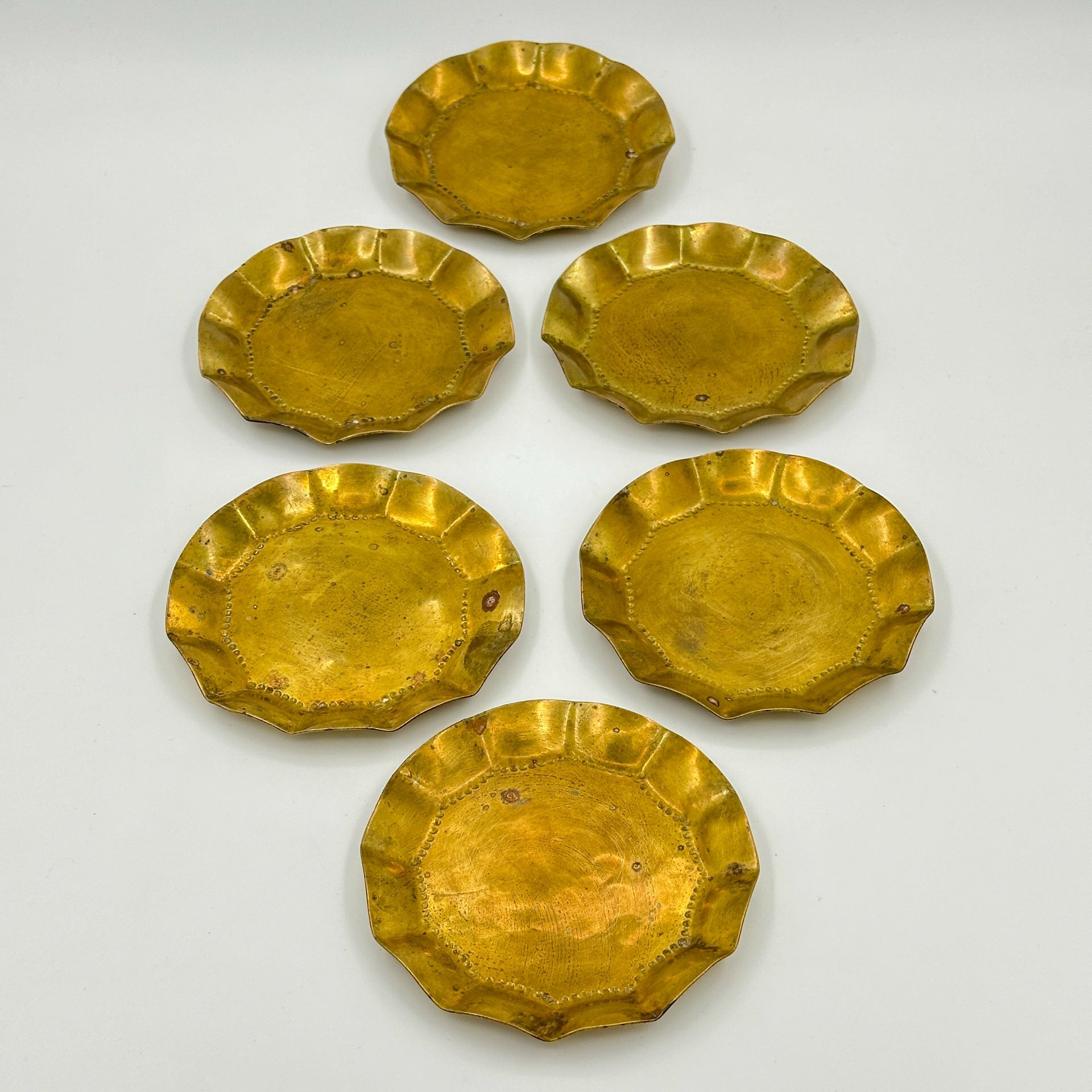 Набор из шести розеток с клеймом "Handarbeit" (ручная работа), латунь, Германия, 1900-1940 гг.