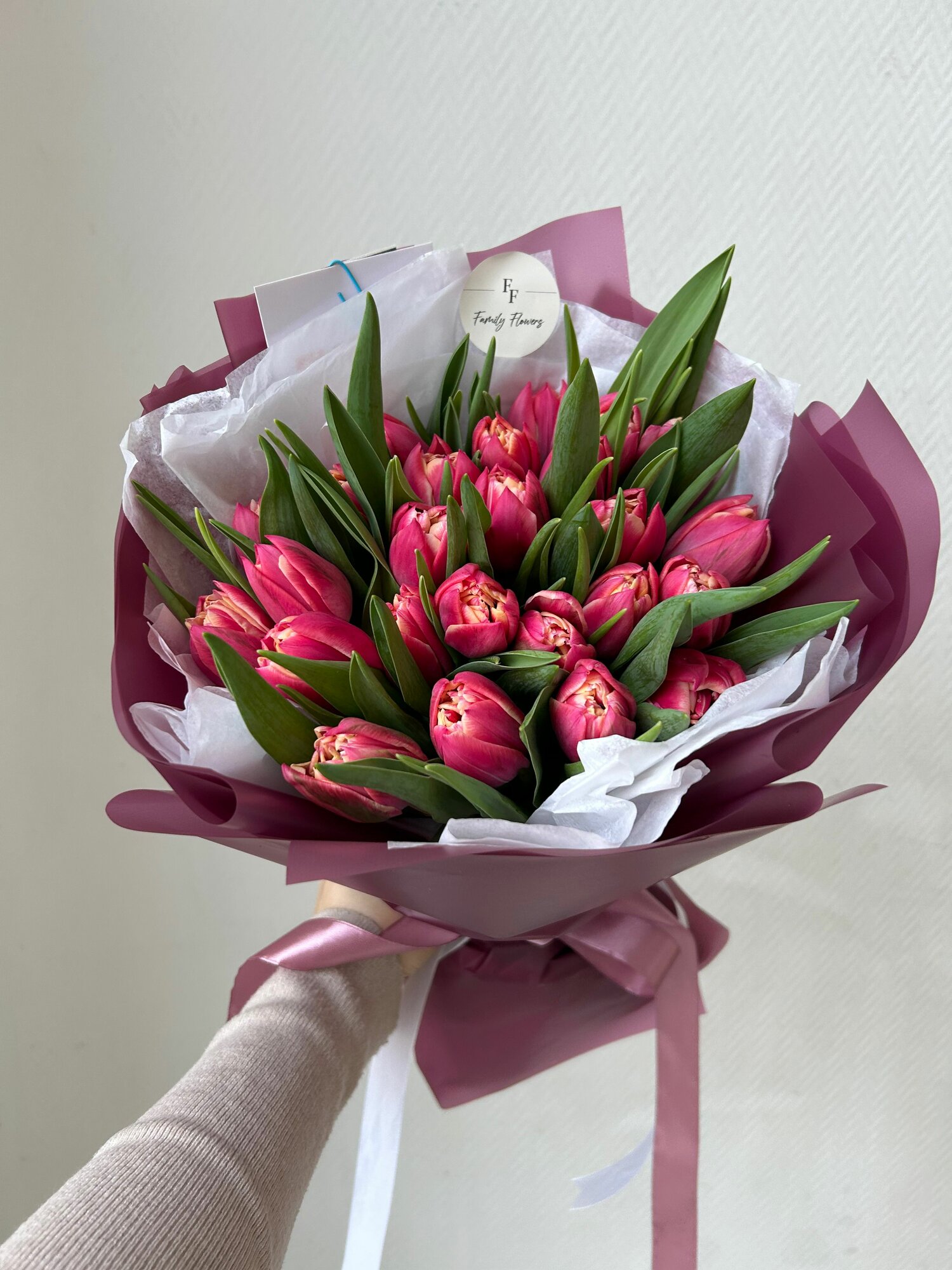 25 пионовидных тюльпанов