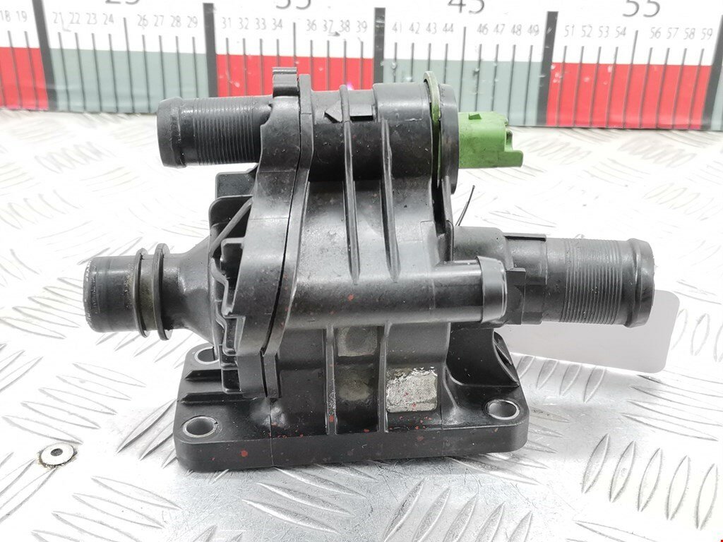 Корпус термостата Ford C-MAX 1 1336X2 арт. 1882320