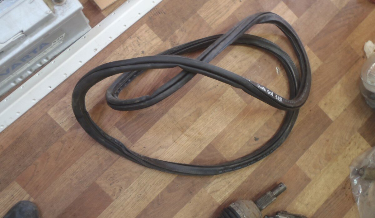 Уплотнитель (внутри) Polo (Sed RUS) Volkswagen 6RU867914B