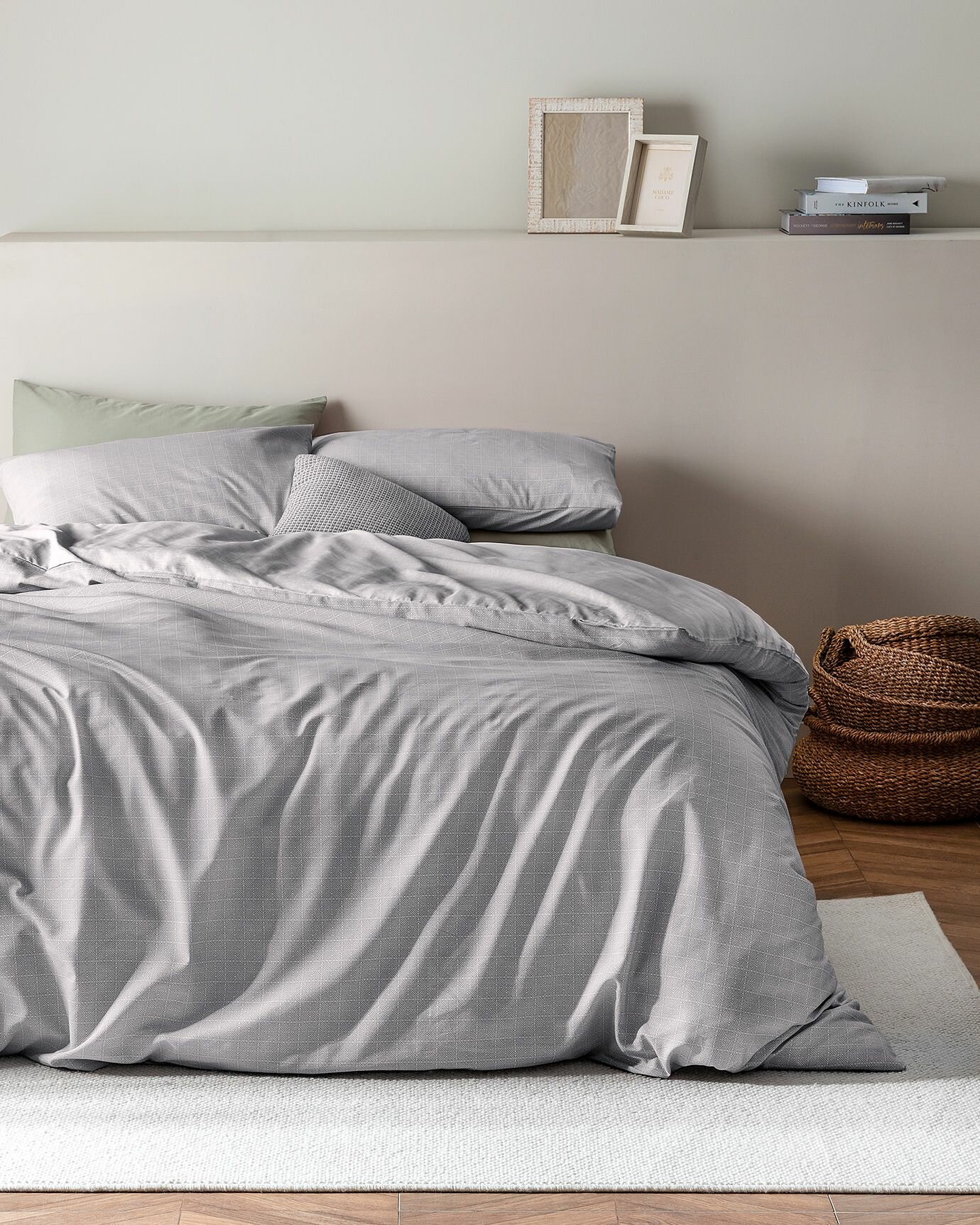 Постельное белье 2 спальное, евро. Пододеяльник 200х220 + 2 наволочки 50х70 + простынь 240х260. Цвет: Светло-серый