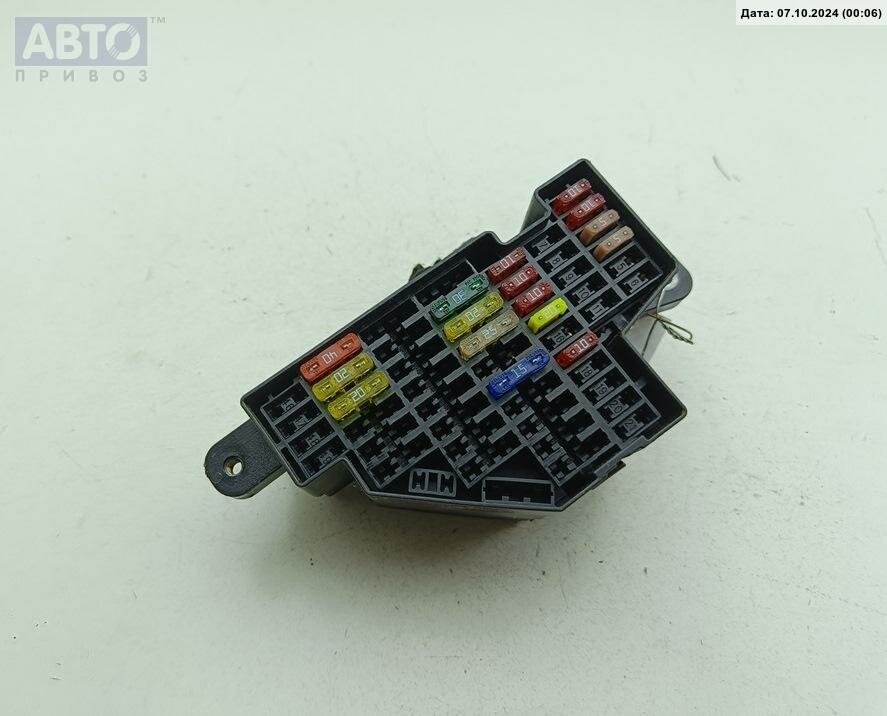 Блок предохранителей Volkswagen Golf-6