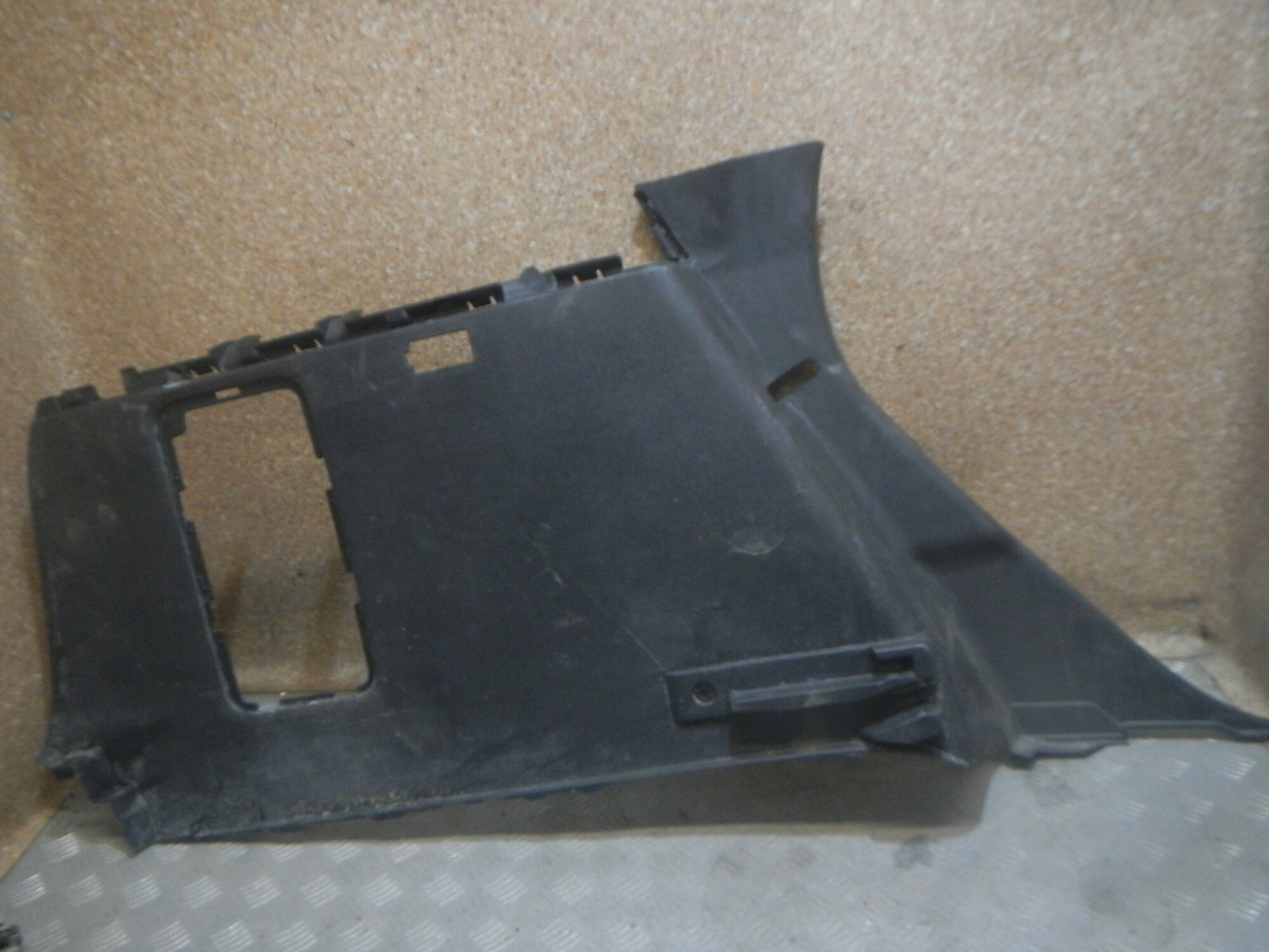 Б/У Обшивка багажника, Renault (Рено)-KAPTUR (16-) RENAULT KAPTUR (16-) левая Царапины. 535967 RENAULT арт. 849510222R