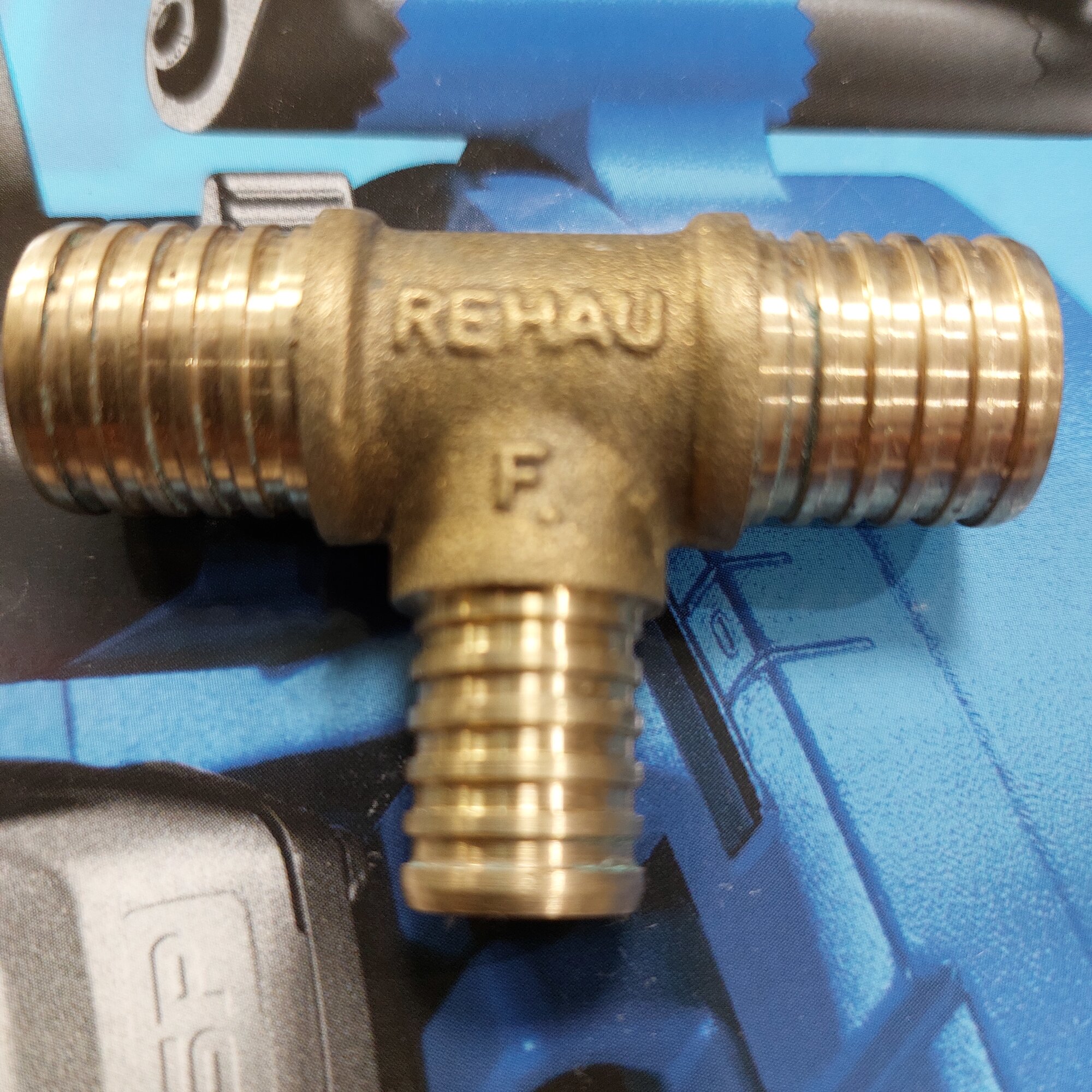 Тройник REHAU 20x16x20, для металлопластиковых и сшитых полиэтиленовых труб