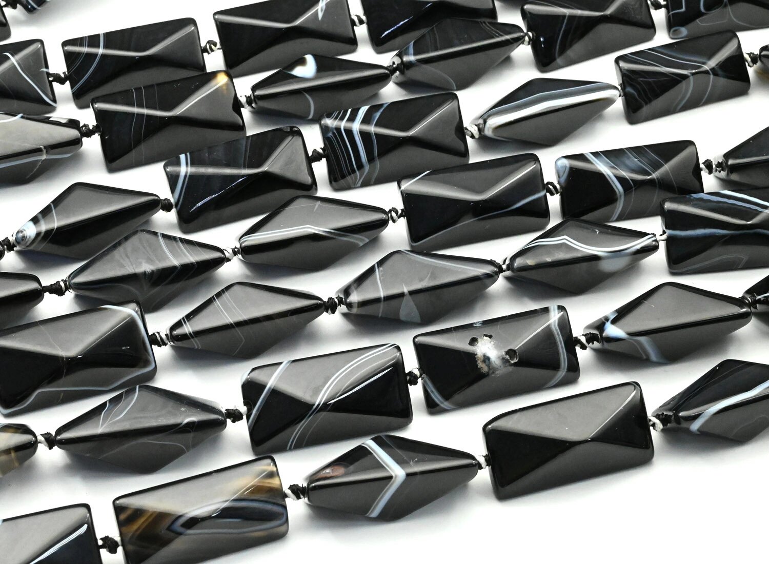 Бусины из агата глазкового прямоугольник с гранями 20*40мм, 39см, 9 бусин .