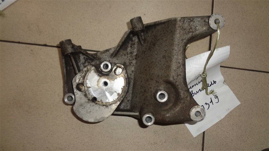 Кронштейн генератора от Land Rover Discovery 1 1989-1998