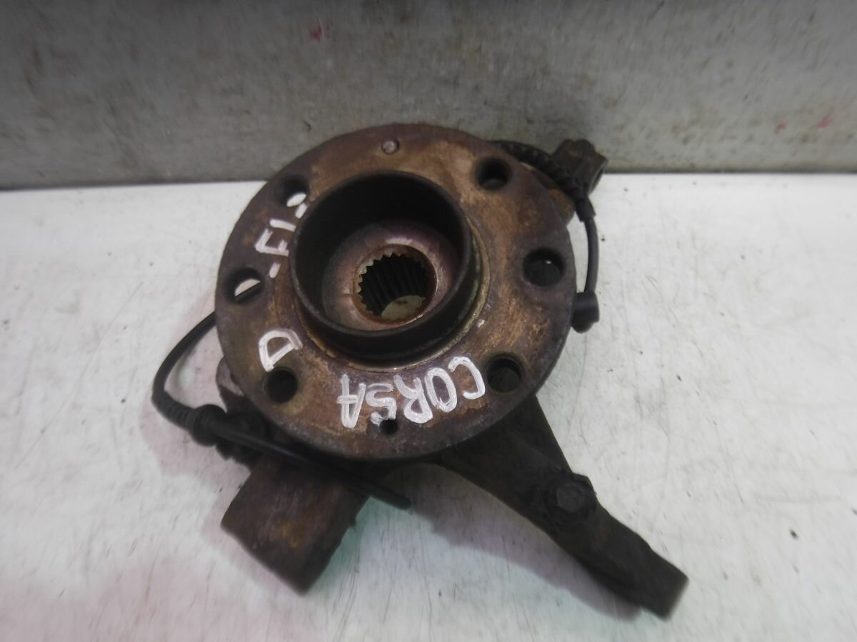 Кулак поворотный передний левый Opel Corsa D (2006—2010) 95524778