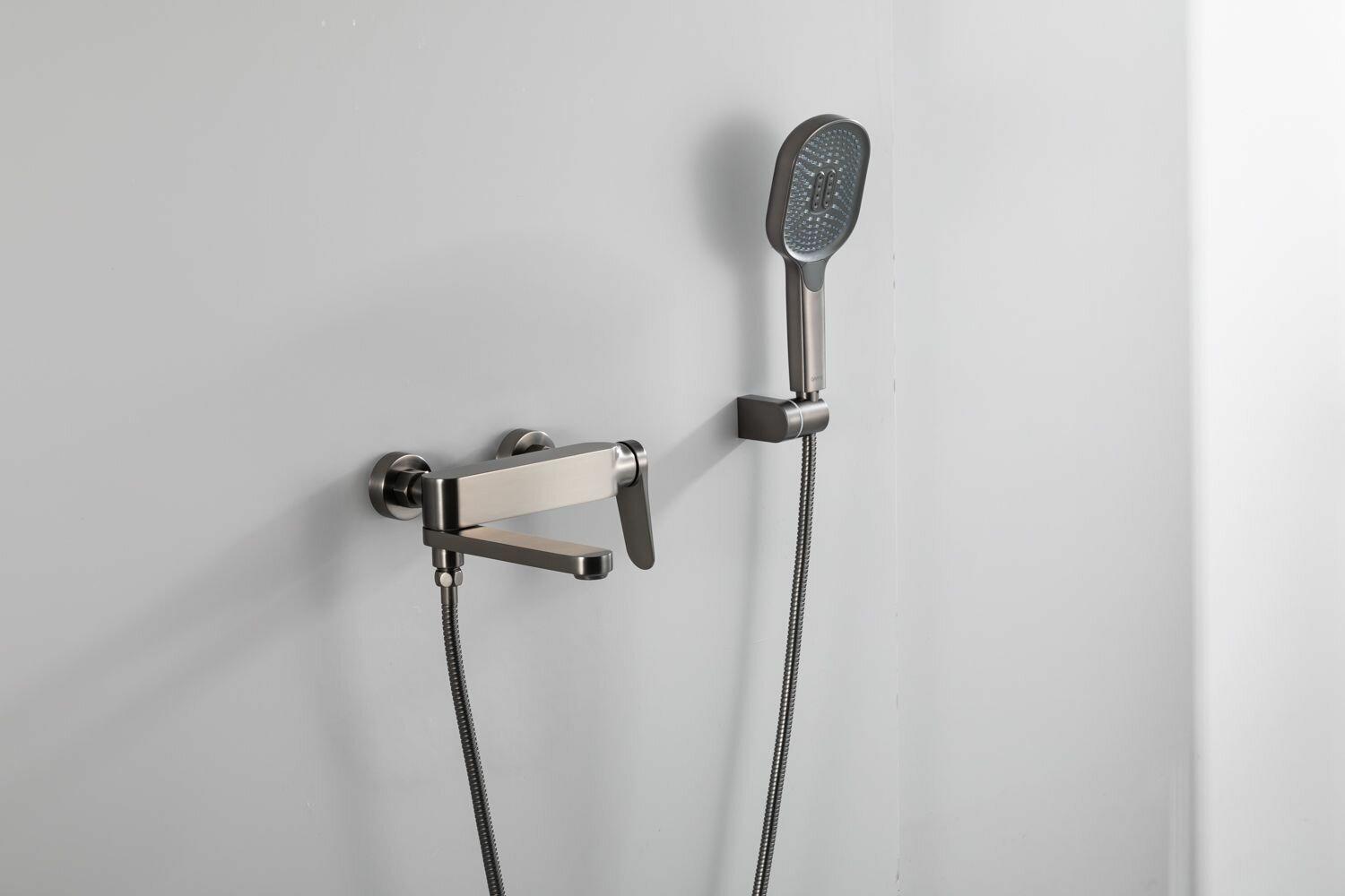 Смеситель Gappo G3ID21MD0-EH9 для ванны с душем, оружейная сталь