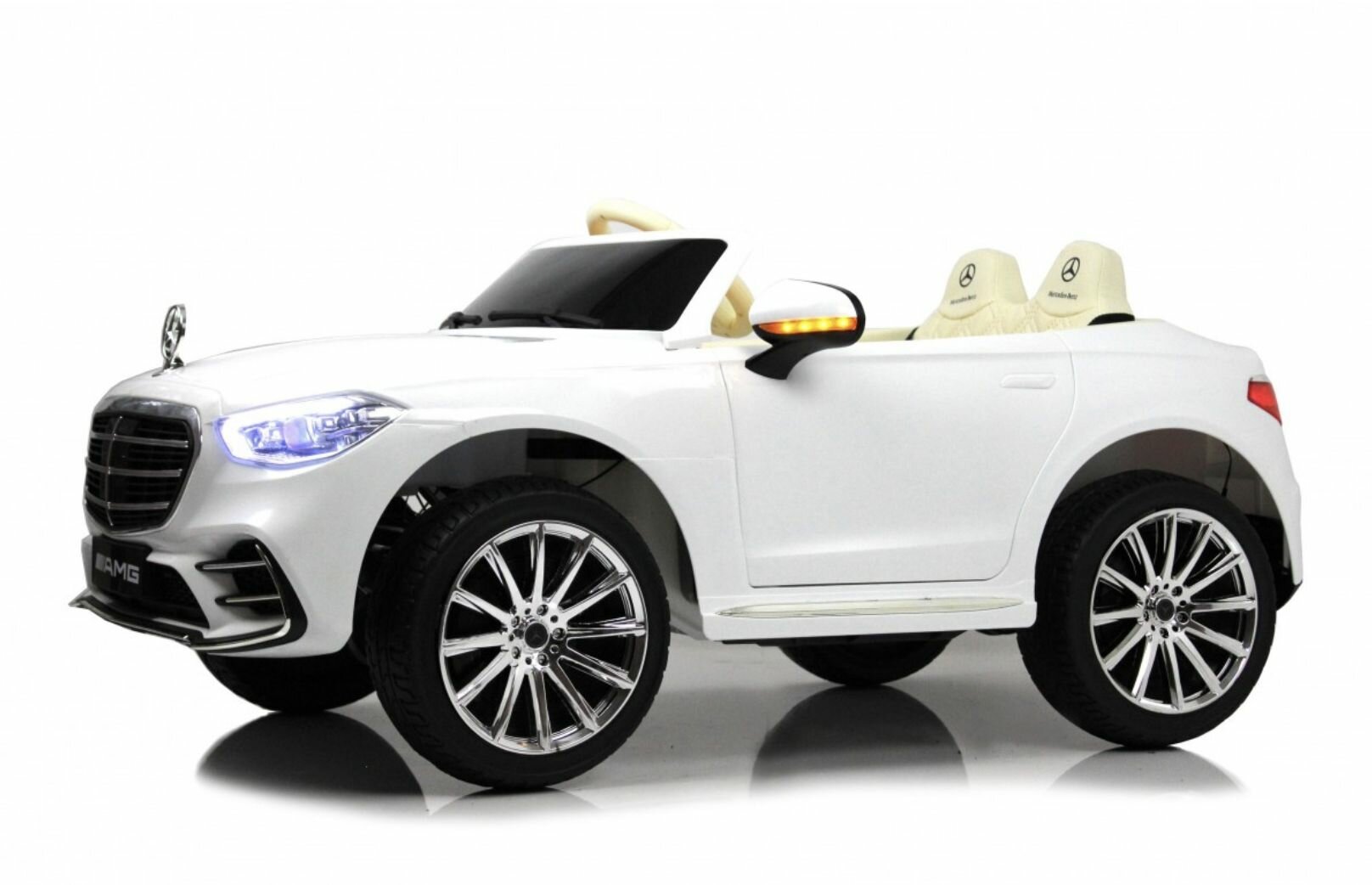 Детский электромобиль RiverToys М333БХ белый (Лицензионная модель) с дистанционным управлением, полноприводный