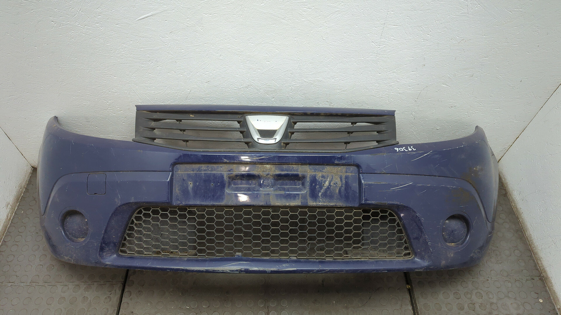 Бампер передний Dacia Sandero Б/У