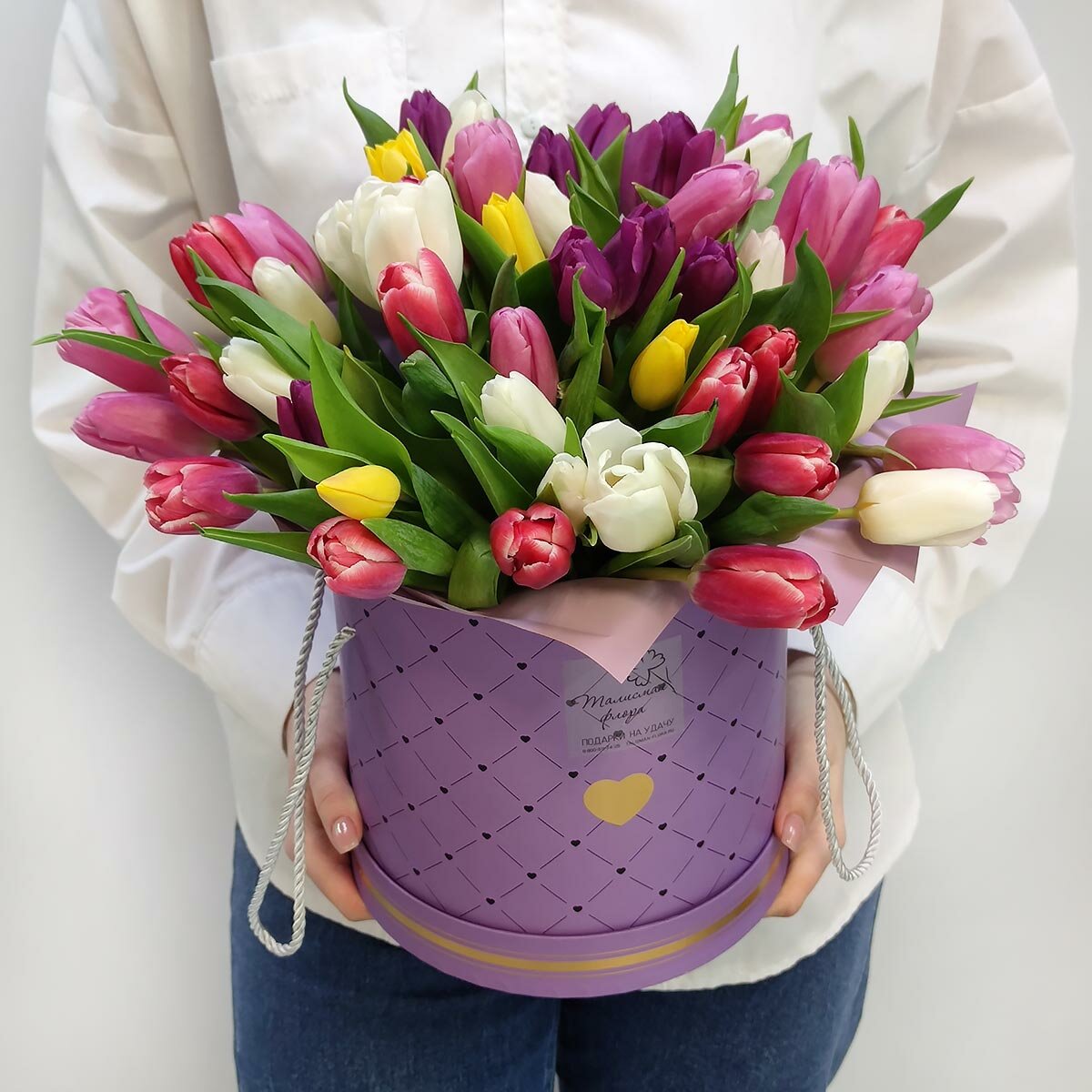 51 разноцветный тюльпан в коробке от флористического салона Талисман флора