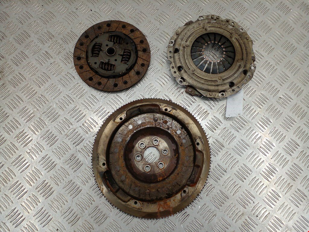 Маховик (демпфер сцепления) Opel Astra G 55587033 арт. 1698014