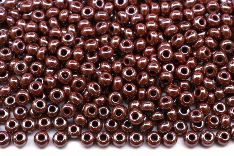 Бисер чешский PRECIOSA круглый 10/0 18600 коричневый непрозрачный блестящий, 5 грамм