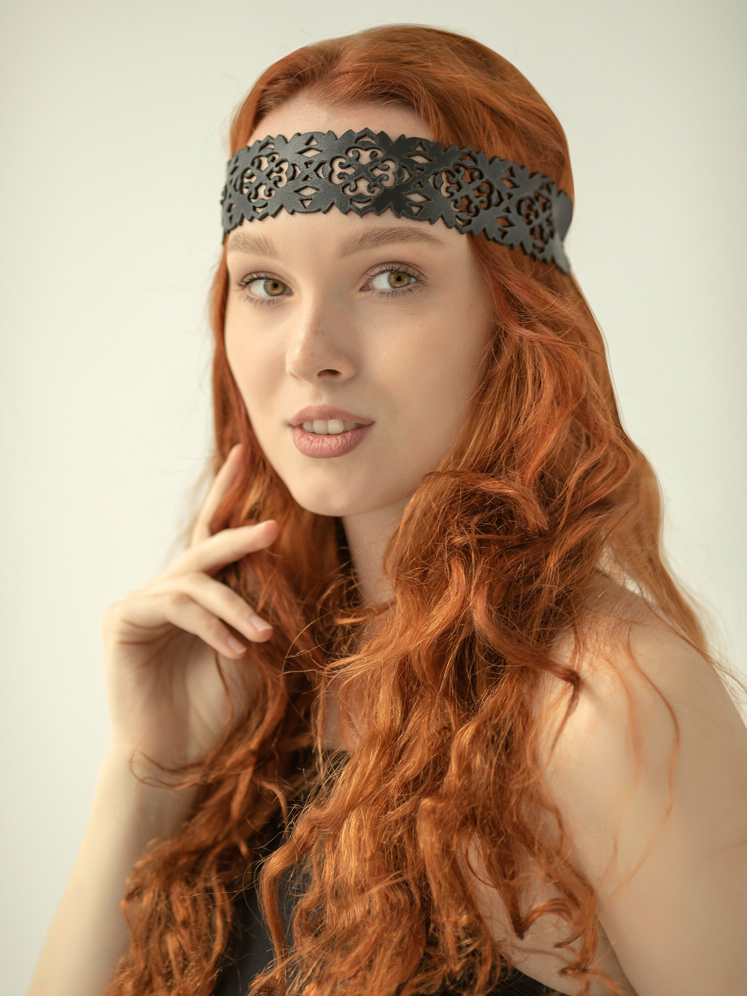 Кожаная повязка для волос