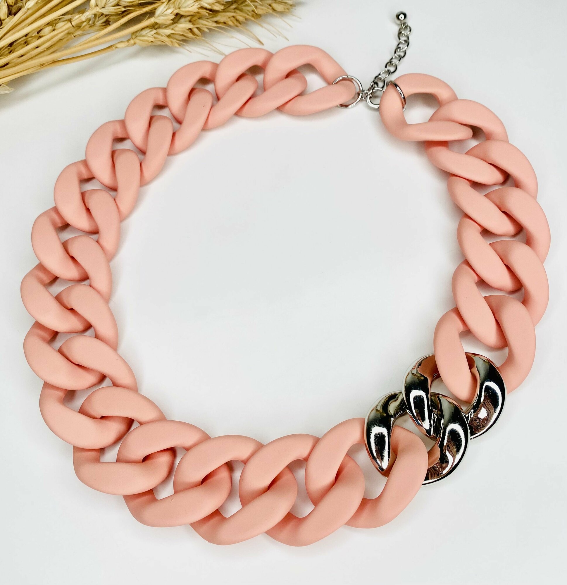 Колье, пластик