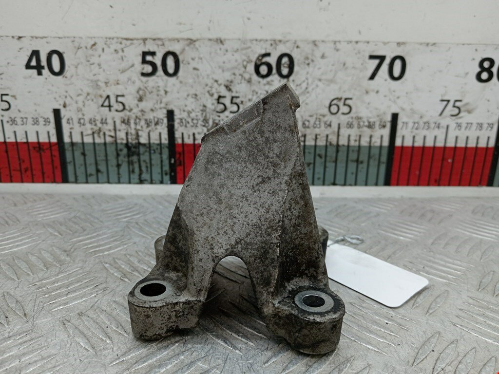 Кронштейн (крепление лапа) двигателя Audi A6 C6 4F0199307AA арт. 2178045