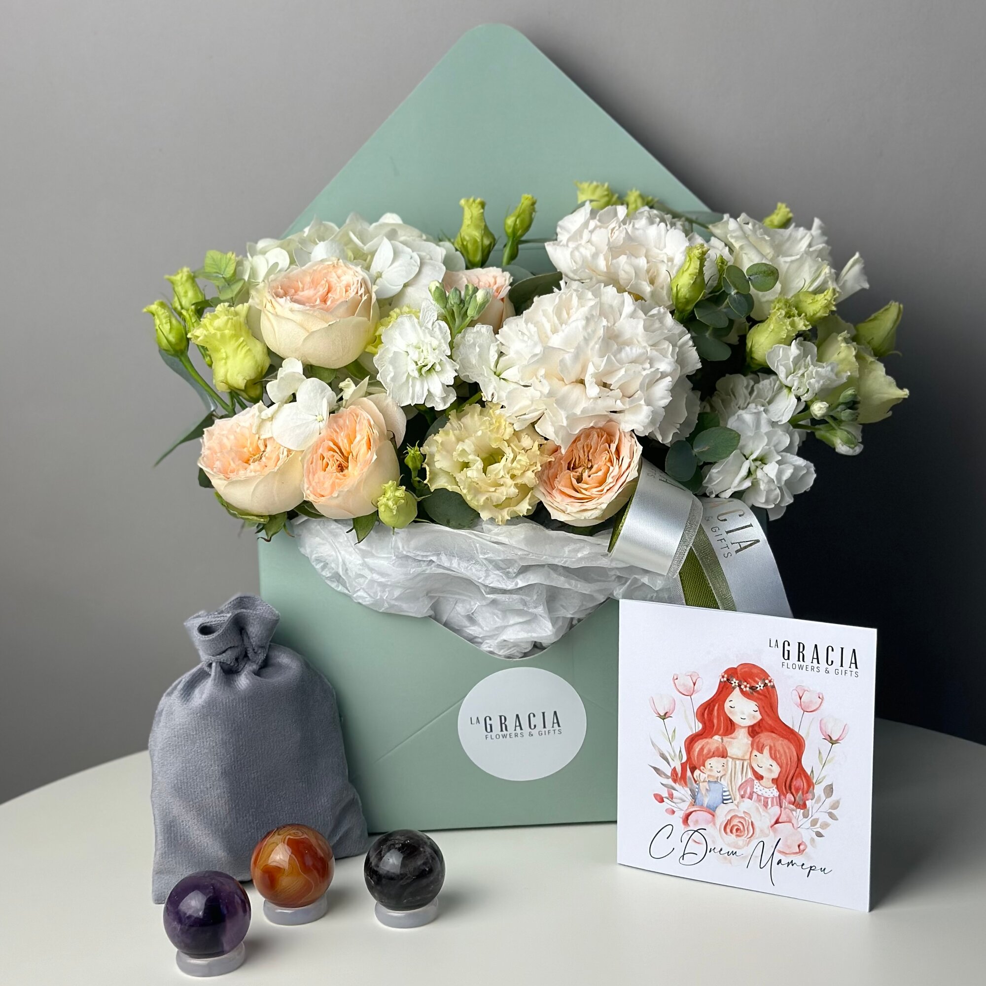 Подарочный набор цветов La Gracia "Любимой", с натуральными камнями и открыткой