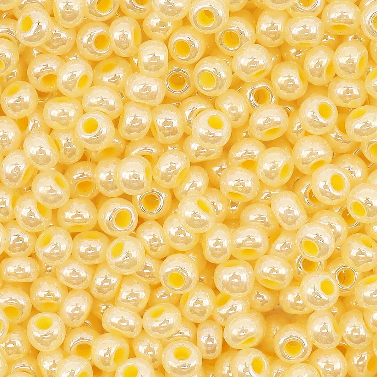 Бисер Preciosa 37386 непрозрачный бледно-желтый перламутровый (10/0) 2.3 мм, 5 г, цена за 2 уп.