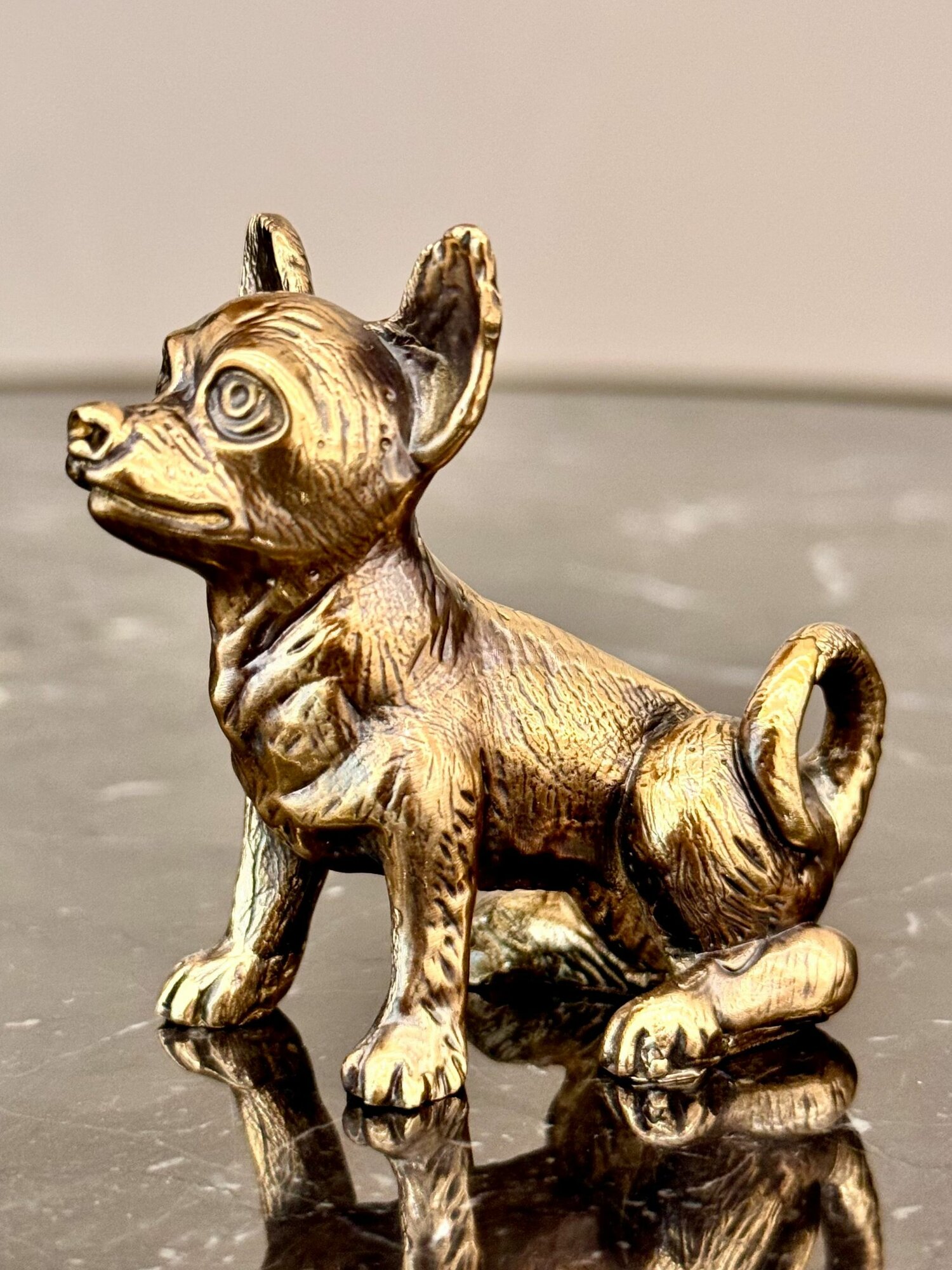 Статуэтка для интерьера и декора Собака Чихуахуа , бронза литье