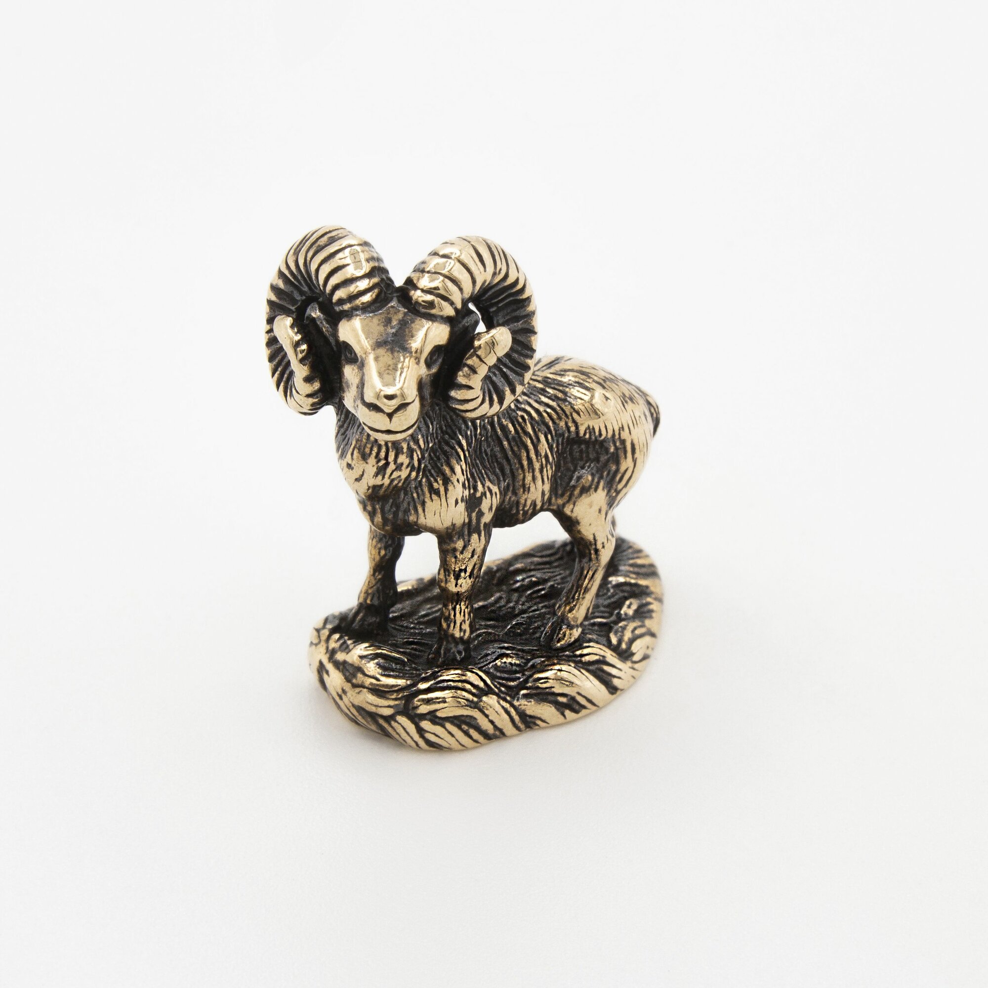 Фигурка декоративная