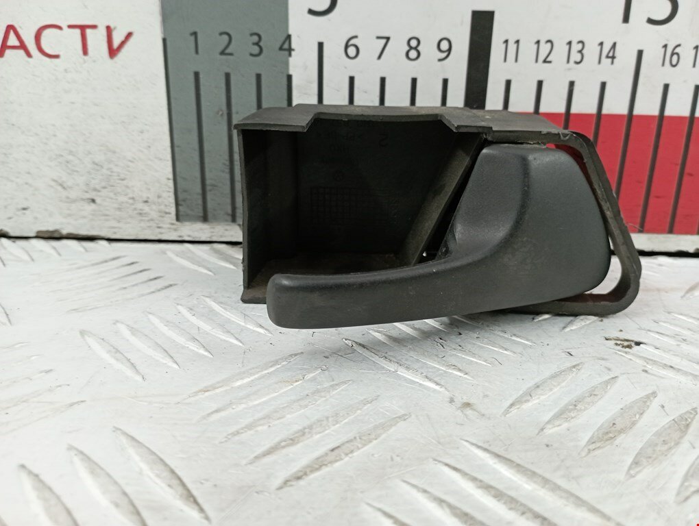 Ручка двери внутренняя передняя правая Volkswagen Golf 3 1H0837226 арт. 1862434