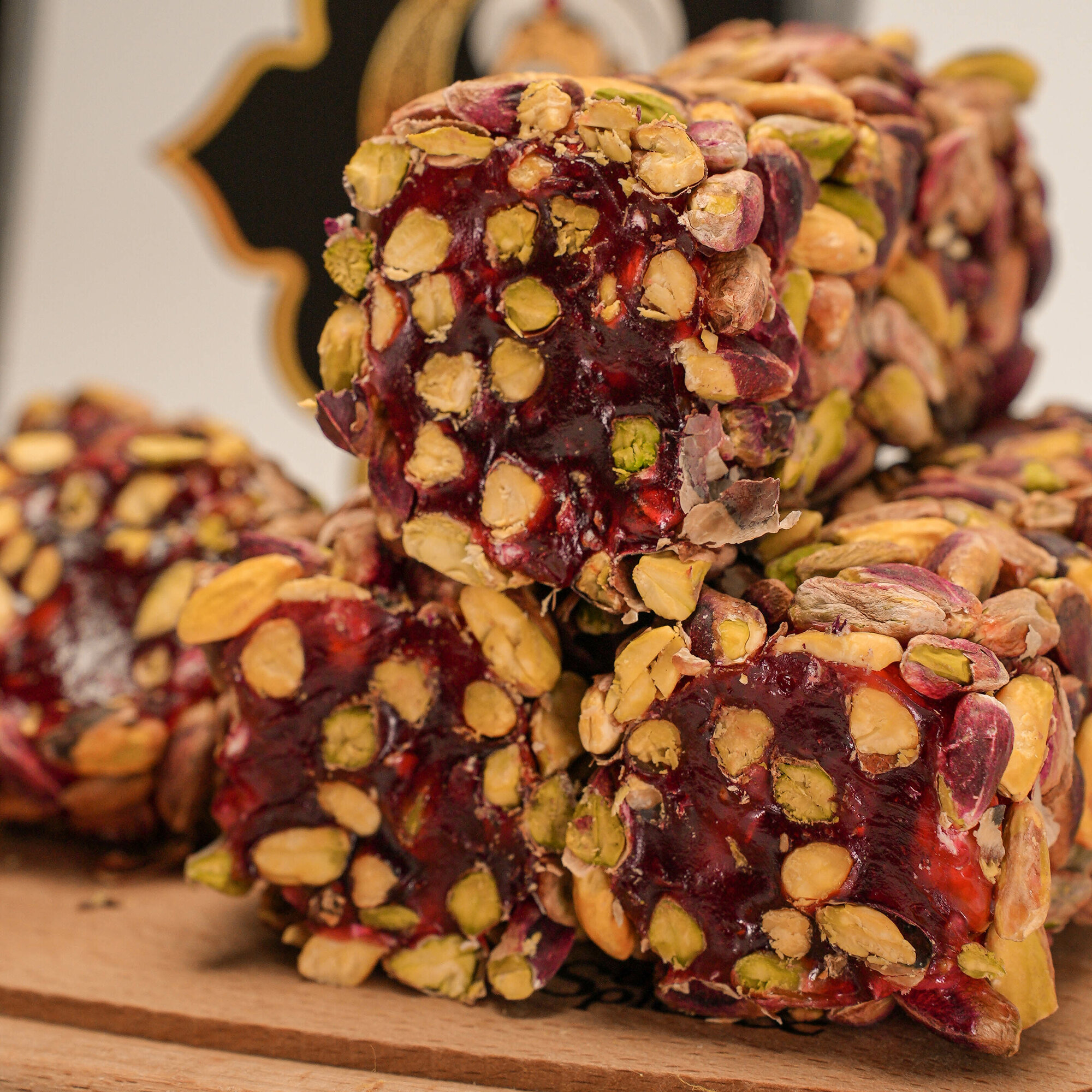 Лукум гранатовый с цельными обжаренными фисташками 500 гр. Турция