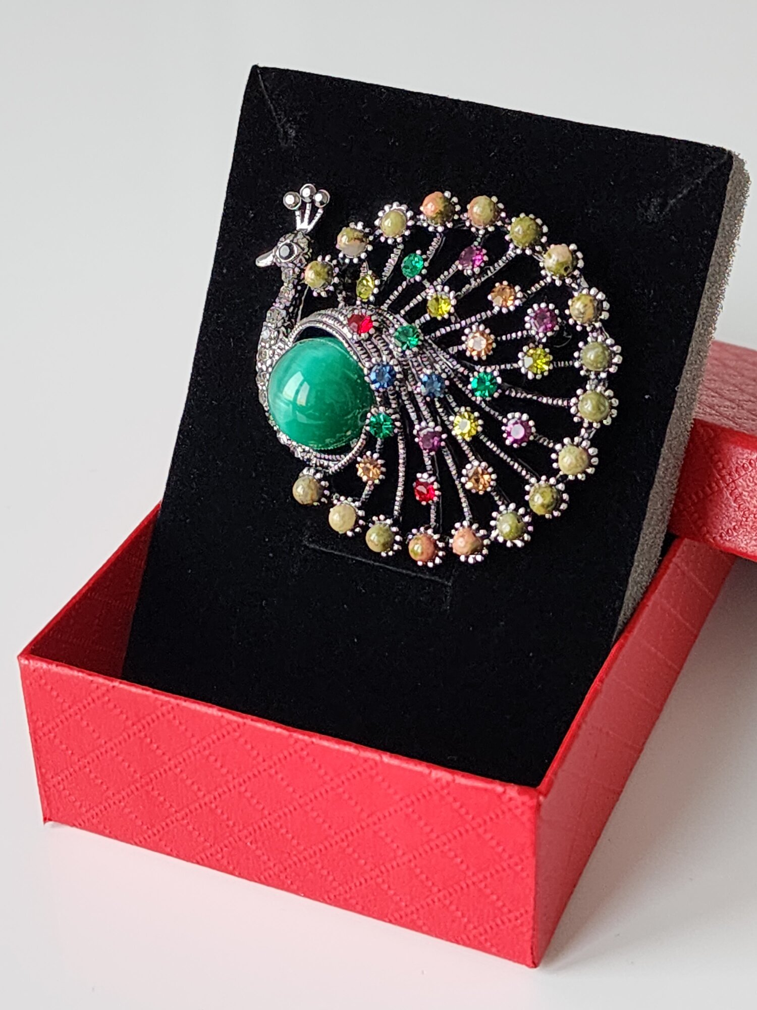 Брошь, стекло