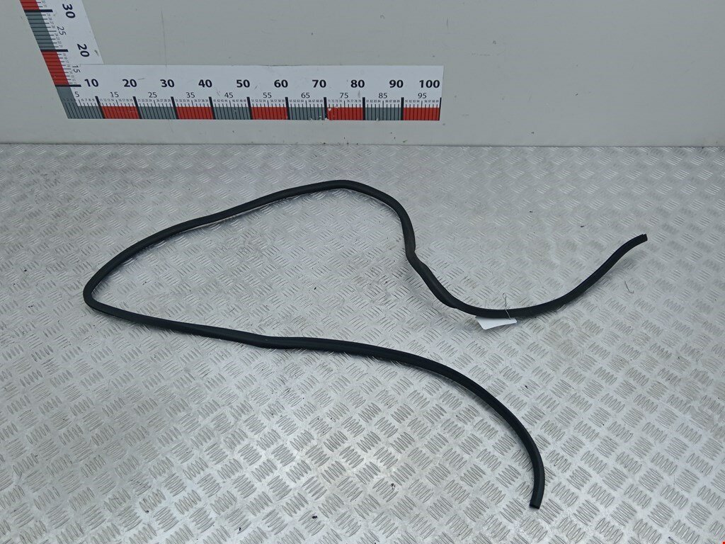 Уплотнитель двери Hyundai i10 1 арт. 2028252